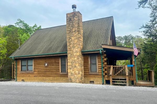 Cabin With Deck, Hot Tub And Douglas Lake Resort Perks - Dandridge, TN