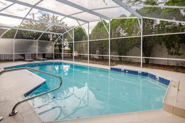 10 Minutes To Disney Pool Home *Renovated* - Orlando, FL