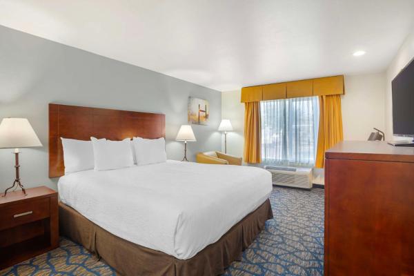 Best Western Plus Villa Del Lago Inn Patterson - Patterson, CA