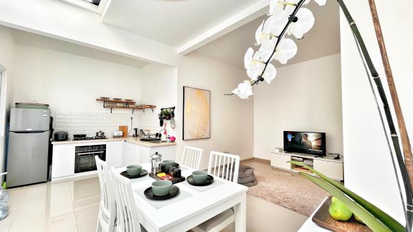 Villa La Mansion Lembang - 2br For 2-6 Guest Stay - Ciater