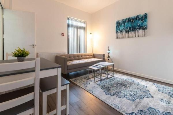 Spacious Contractor 5br - Wi-fi, Parking - Coventry