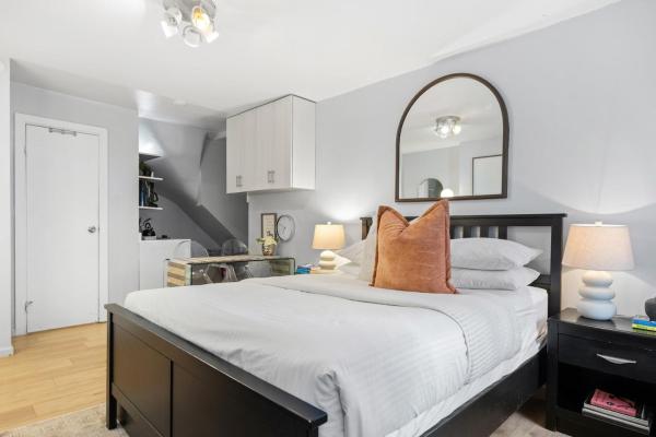 Studio Haven In Times Square & Nearby Restaurants - Penn Station South, NY