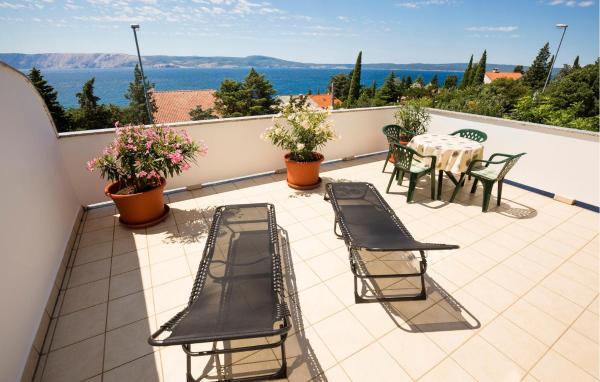 Beautiful Apartment In Novi Vinodolski - Klenovica