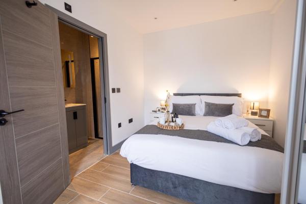 New London 2 Bedroom, 2 Bathroom Flat - London