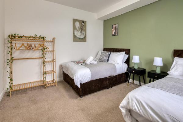 Cosy Home ,Pets Welcome, Sleeps 8,parking - Leeds