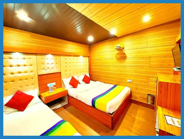 Nainital The Flat#tiess Near Boat House Club And Naini Lake - Prime Location & Luxury Room - Excellent Customer Service Awarded - Pangot