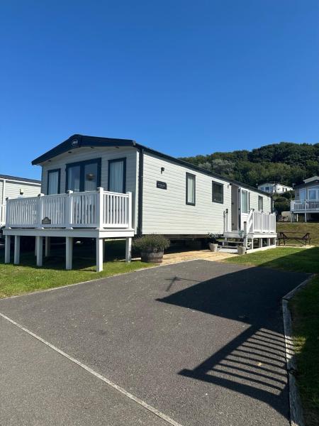 18 Bay View - Weston