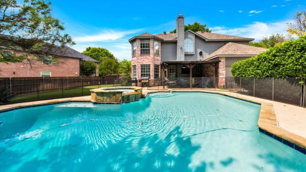 Heated Pool Pooltable Hottub Sleeps 16 Renovated - McKinney, TX