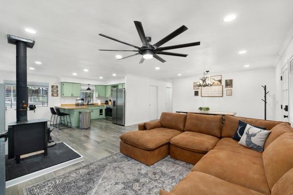 Modern Lakeside Family Fun Cabin - Pinetop-Lakeside, AZ