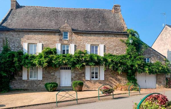 4 Bedroom Nice Home In Trédion - Questembert