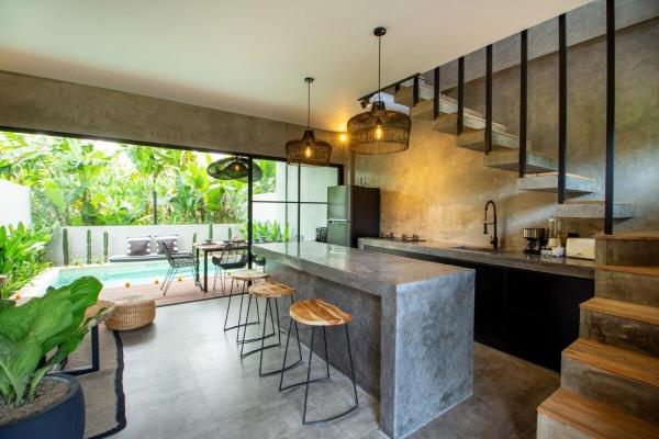 Chic Industrial 2-br Townhouse With Private Pool - Canggu