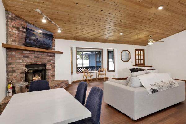 Blue Bear Lodge Big Bear- Spacious Single-level Family Retreat - Big Bear Lake, CA