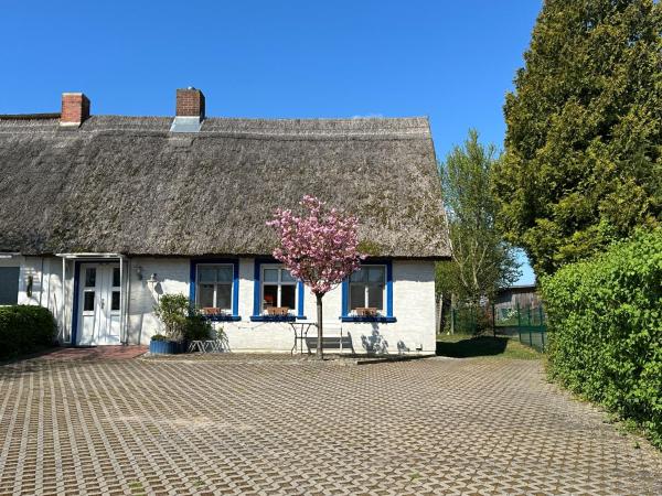 Privatunterkunft, Ganzes Fischerhäuschen In Garz Bei Kayser`s - Kamminke