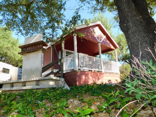 Angelina Cabin - Hot Tub, Heated Pool, Quite & Relaxing - Lakeway, TX