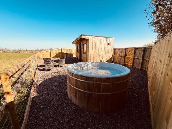 Maylands Farm Glamping Pod - Melksham