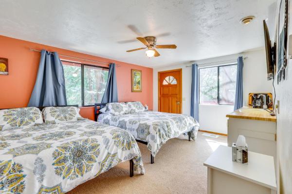 Across From Hiking Trails Woodsy Studio! - California