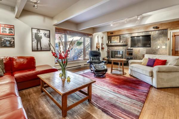 Beautiful Deluxe Condo In Aspen With Hot Tub - 애스펀