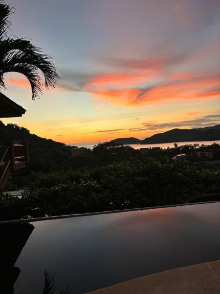 La Casa Del Sol In Playa La Ropa - Zihuatanejo