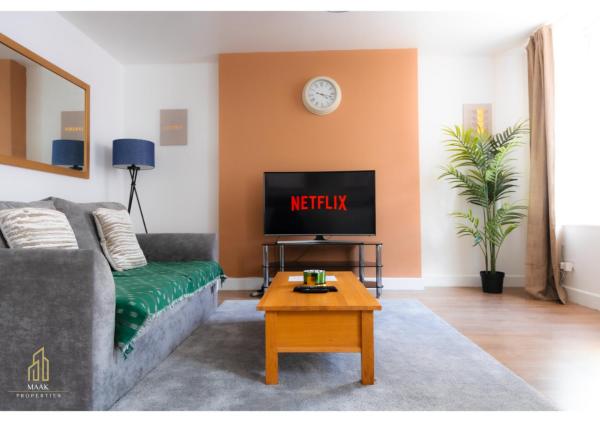 Central 2-bedroom Apartment - Sleeps 5 - Near Beach & Attractions - Dunster
