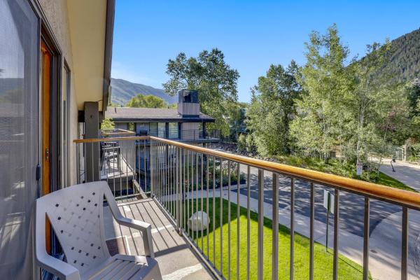 Spacious Top Floor Condo Aspen - Aspen, CO
