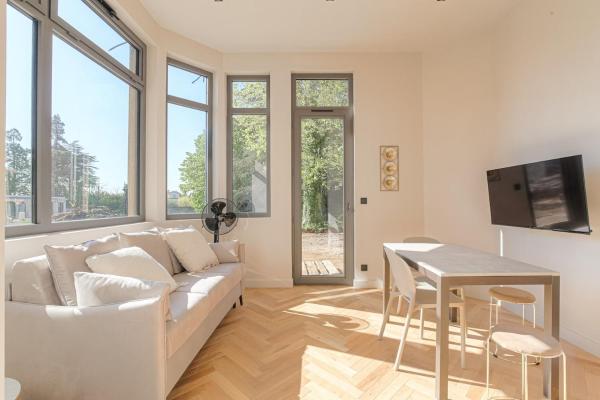 Studio Confortable Avec Terrasse, Ecully - Lyon