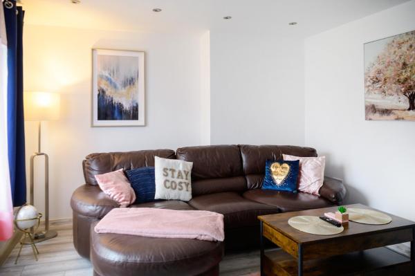 3br,1 Bathroom,1 Shower,cctv, Secure Free Parking,500mb-wi Fi,netflix,fully Equiped Kitchen,perfect For Business Trip & Families Holiday Or Working Proffesionals-long Term Just 5 Min From M1,10 Min To City Centre,garden Furniture To Relaxing In The Garden - Nottingham