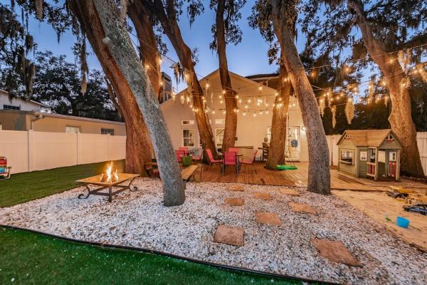 Experience Our Little Bit Of Paradise Near Beaches - Tarpon Springs, FL