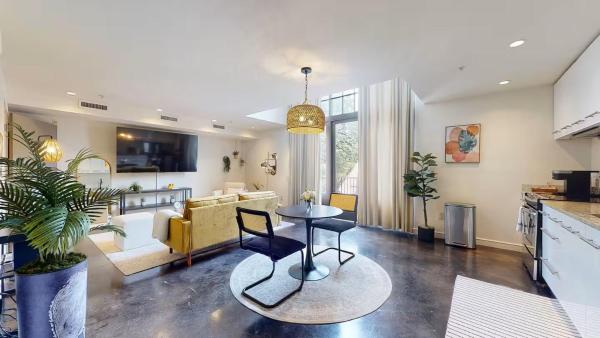 Charmingly Trendy Cloverdale Loft - Gated Parking! - Montgomery, AL