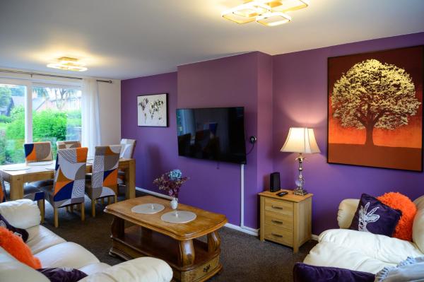 Strelley House 4 - Free Parking, Wifi 500mb & Netflix, Family & Contractor Friendly, Close To M1 Jct 26 - Nottingham