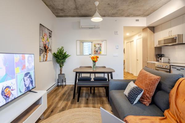 Stylish 1bdr Apartment In The Heart Of Dt Mtl - Dorval