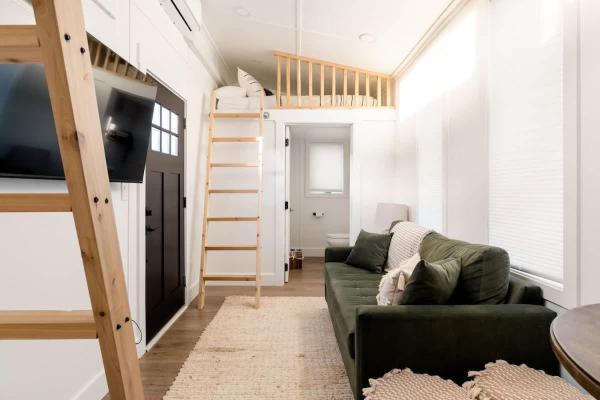 Stay Portland - The Graffiti Alley Tiny House - Food, Art & Beer - Alameda - Portland