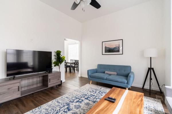 Stay Portland - Spacious 4 Bedroom Home W Two Kitchens - Portland, OR