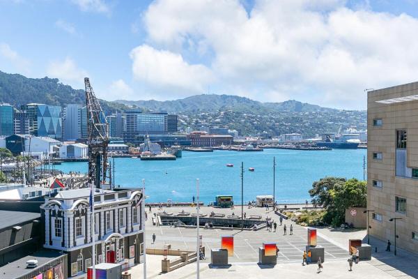 Prime 3 Bedrooms Apartment With Harbour Views In Wellington Central - Wellington