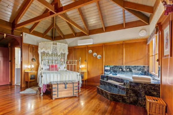 Stayau Ironbark Cottage Romantic Retreat Dandenong - Bayswater