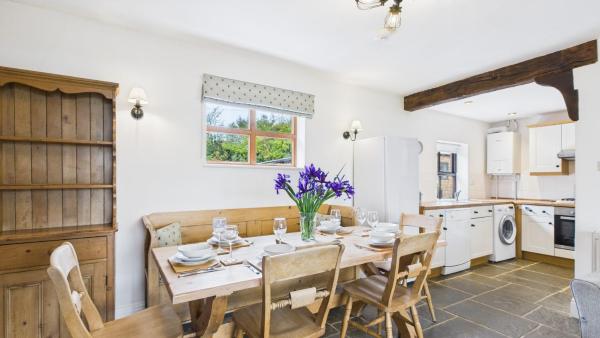 The Cote Is A Stunning Rural Barn Beach 3 Miles - Isle of Wight