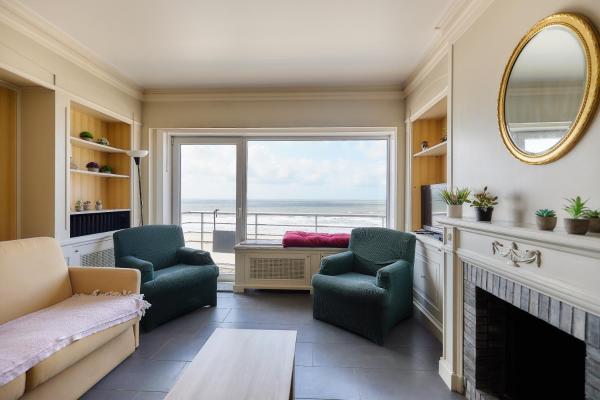 Longchamp - United Kingdom