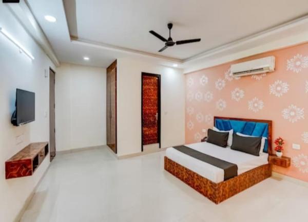 Hotel The Moon - Noida
