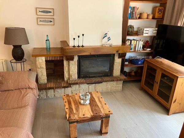 Costa Dorada Beach Villa With Shared Pool And Terrace - Creixell