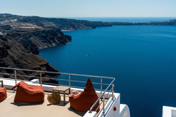 Mardanza Krokos Suites - Santorini