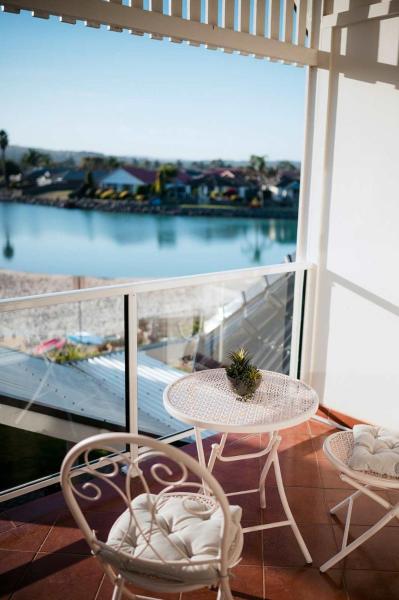 Spacious Lake Front Home- Private Beach - Victor Harbor