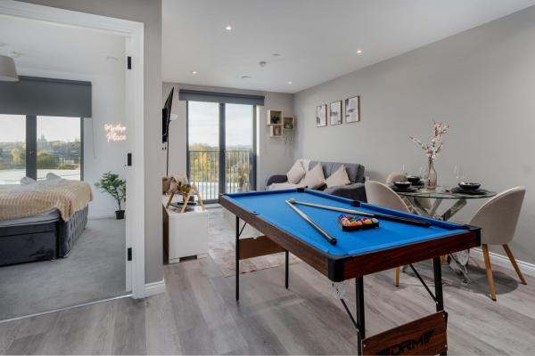 Springwell Suite - City Centre - Balcony & Pool Table - 3 Bed - Leeds Station