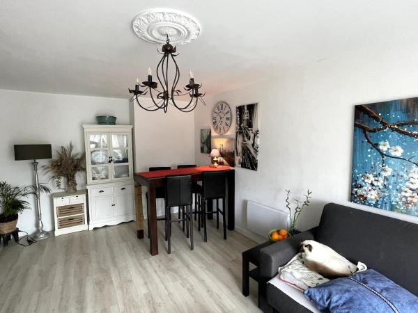 Hays And Galia's Apartment - Bruz