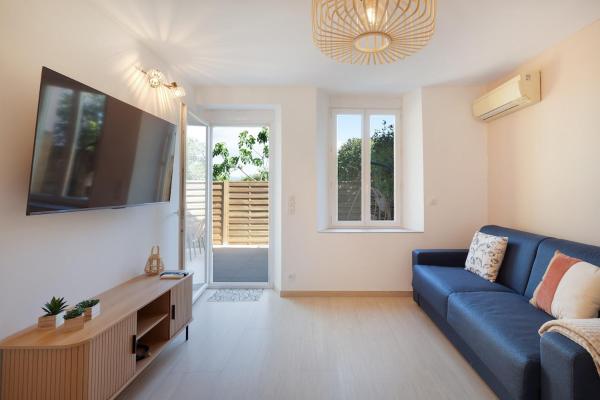 Studio Avec Terrasse Et Piscine - Antibes