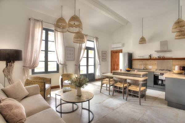 Suite Côté Sud Avec Terrasse En Centre Ville - 아를