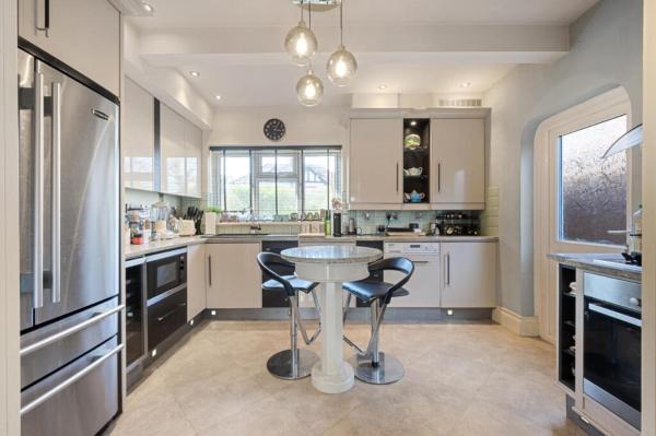 5 Bruce Avenue - Berkshire