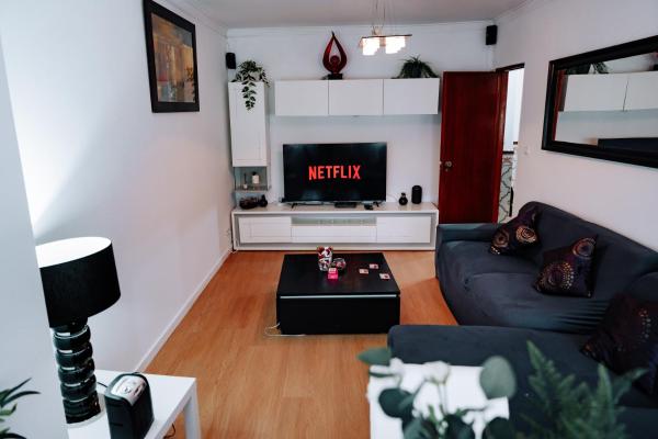 Family-friendly And Cozy 3-bedroom Accommodation In Lisbon - Amadora