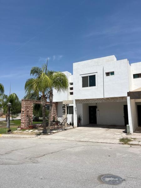 Exclusiva Residencia Privada Con Todas Las Comodidades Para Trabajar Y Para Tu Familia A 7 Minutos De Parques Industriales 4 Habitaciones - Torreón
