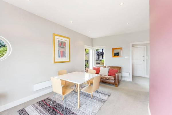 Central And Private Bay Retreat - Hobart