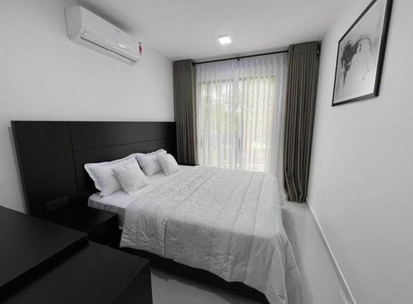 The Divines Edge - Hikkaduwa