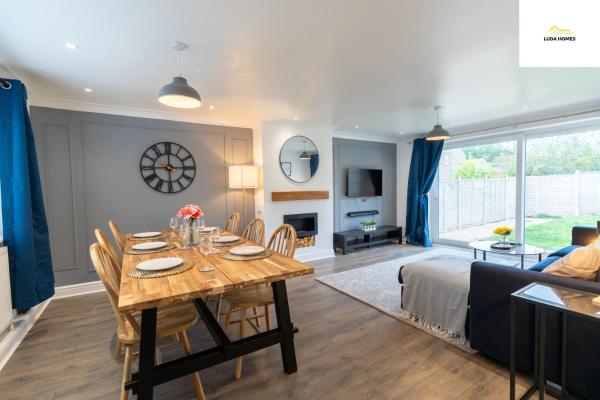 Comfy Home - Close To Hospital - Sleeps 7 - Wparking - Basingstoke